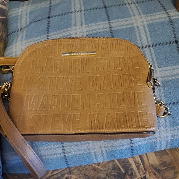 Steve Madden | Bags | Steven Madden Bmarylin Logo Crossbody Purse Tan ...